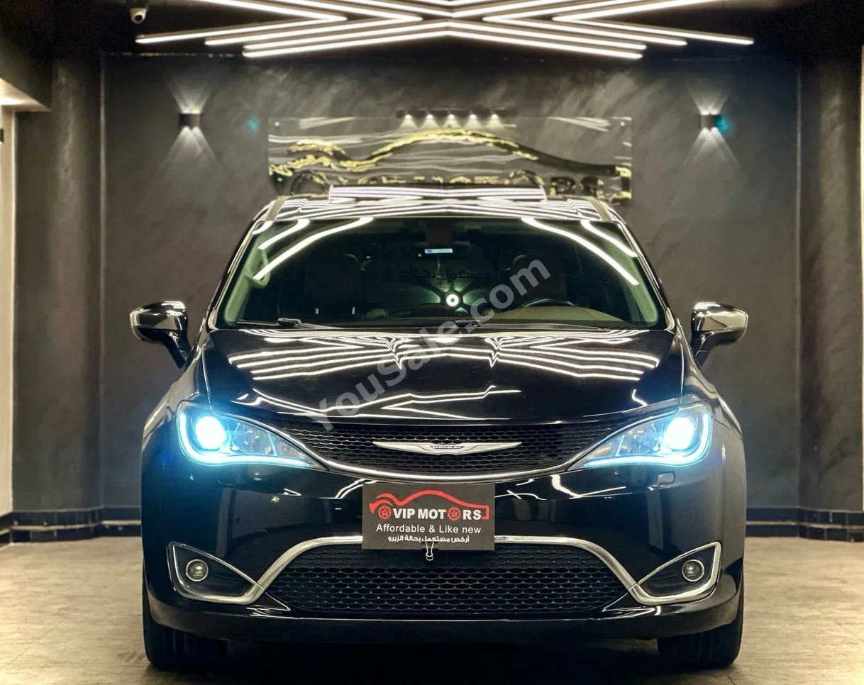 Chrysler Pacifica 2019 Van / Bus Automatic 4 Cylinder FWD Black ...